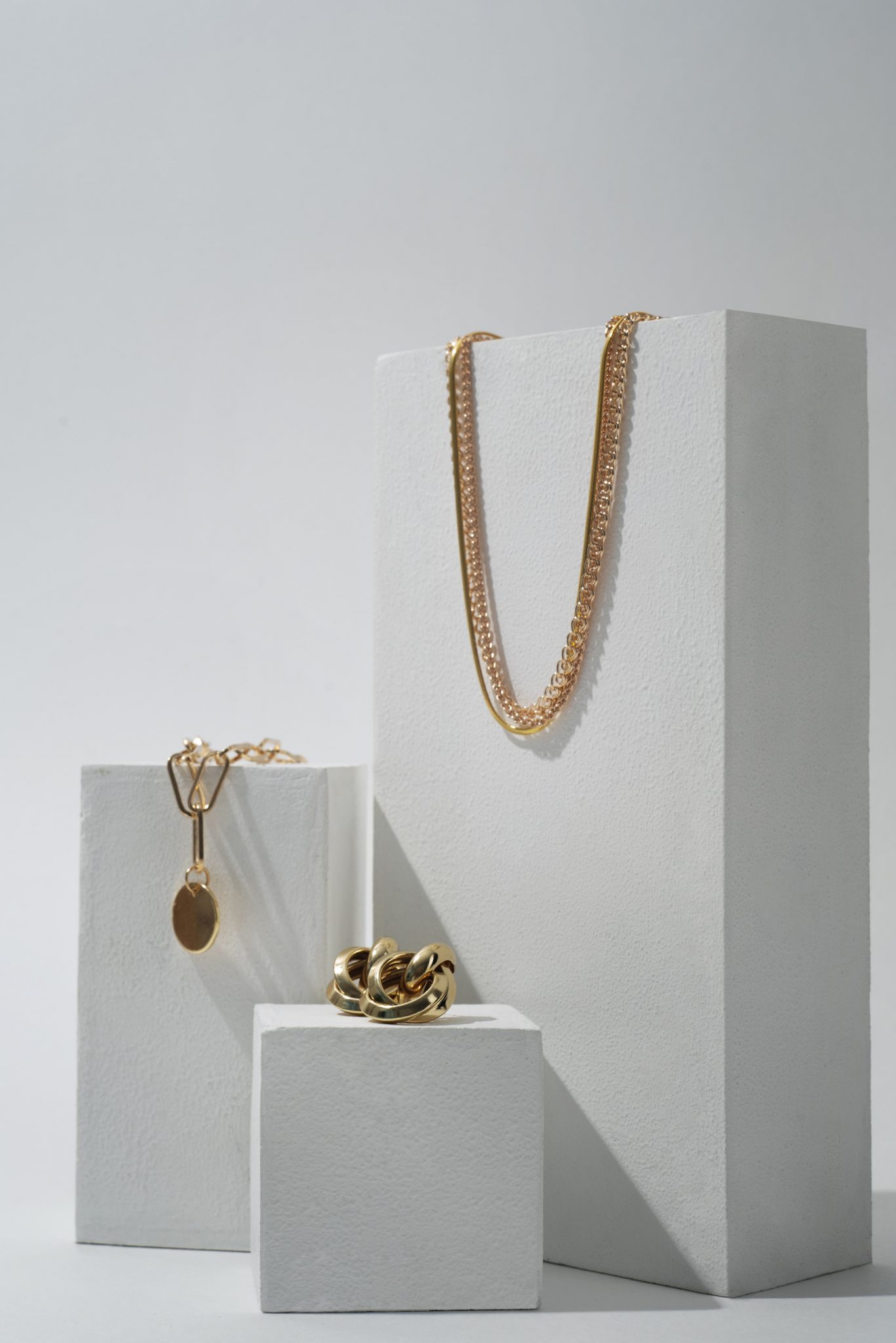 Shine Bright: Learn to Match Gold Jewelry with Your Unique Skin Tone!